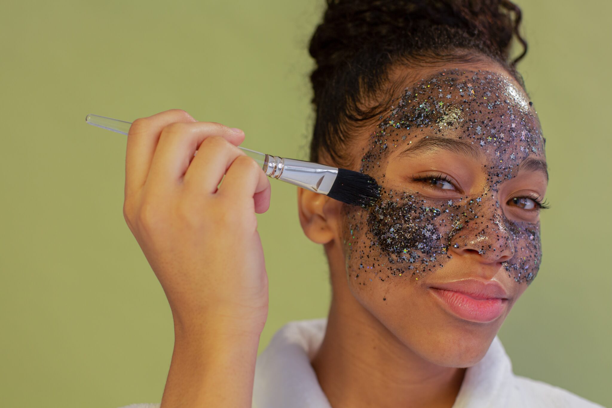 Optimalkan Fungsi Kulit, Ketahui Serba Serbi Peeling Wajah Berikut Ini