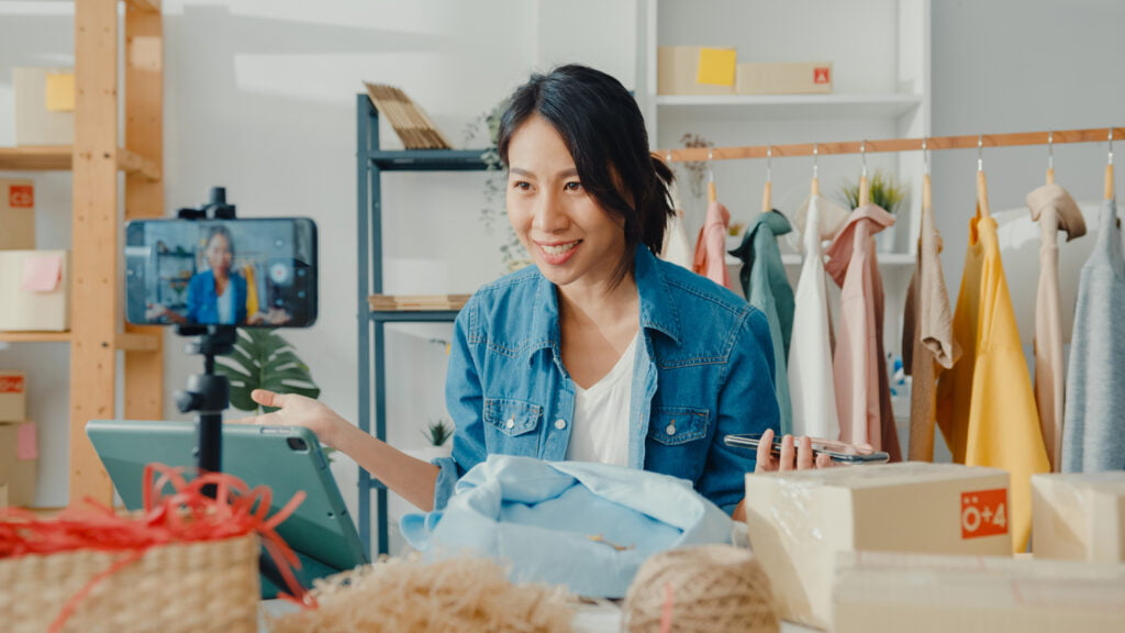 Live Shopping, Tren Jualan Online yang Menguntungkan dan Menjual